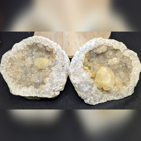 Accents | Keokuk Quartz Geode Pair High Quality | Poshmark